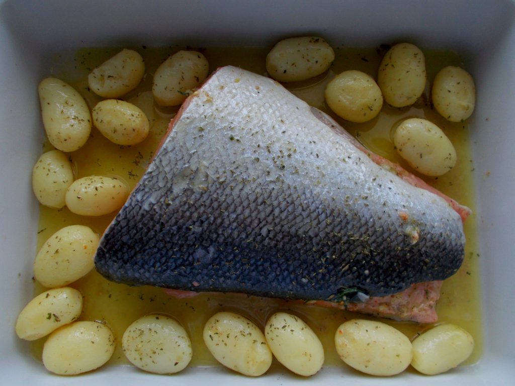 Σολομός με πατατούλες στο φούρνο | Food Collection