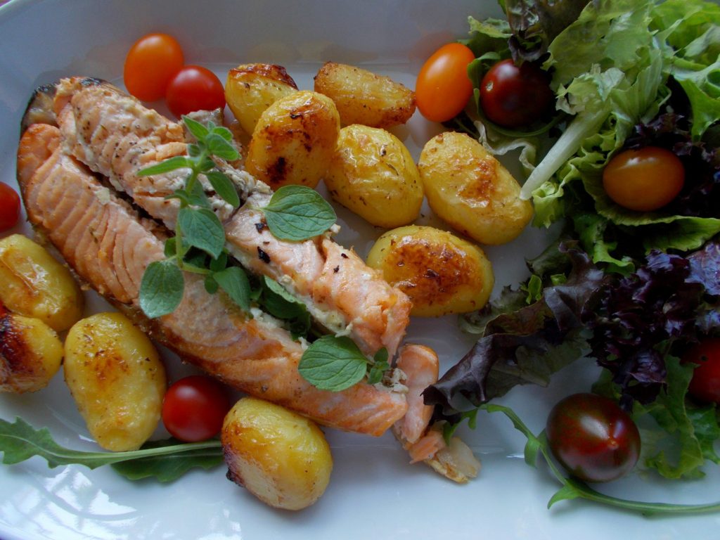 Σολομός με πατατούλες στο φούρνο | Food Collection