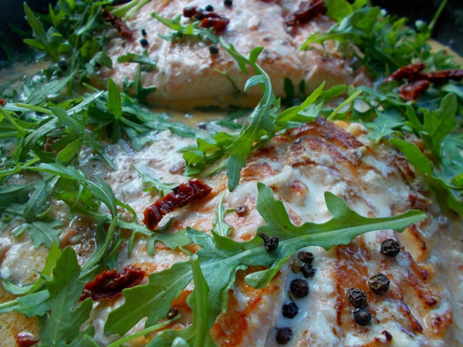 Σολομός με κρεμώδη σάλτσα σκόρδου | Food Collection